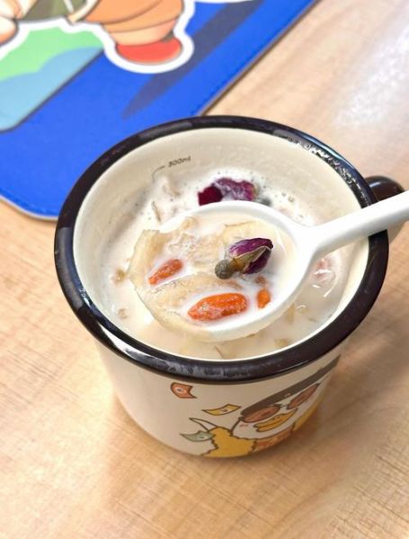 牛奶银耳羹什么时候吃最好_晚上喝还是早上喝-第1张图片-山城妙识