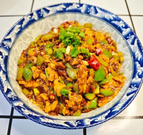 正宗东北大酱炒鸡蛋怎么做_东北大酱炒鸡蛋的做法窍门-第1张图片-山城妙识