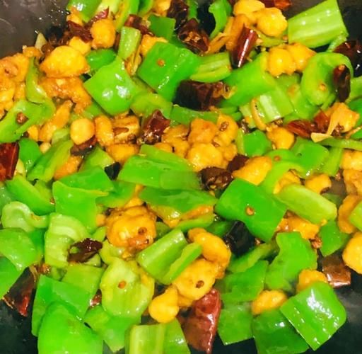 青椒辣子鸡丁怎么做_家常做法窍门-第1张图片-山城妙识 青椒辣子鸡丁怎么做_家常做法窍门-第1张图片-山城妙识