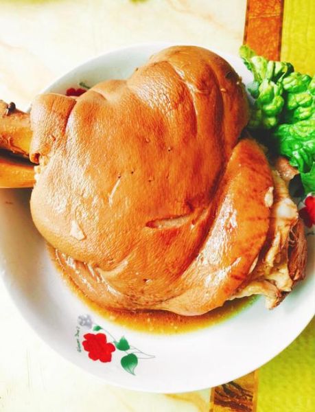 焖肘子怎么做_焖肘子软烂不腥的秘诀-第2张图片-山城妙识 焖肘子怎么做_焖肘子软烂不腥的秘诀-第2张图片-山城妙识