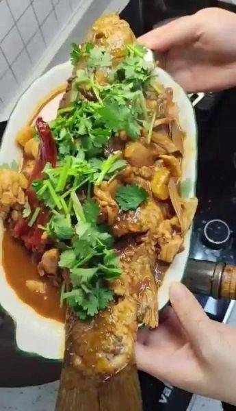 鲤鱼怎么炖不腥_家常炖鱼做法-第2张图片-山城妙识