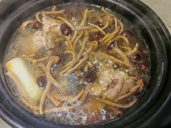 茶树菇排骨汤怎么做_茶树菇排骨汤炖多久-第1张图片-山城妙识 茶树菇排骨汤怎么做_茶树菇排骨汤炖多久-第1张图片-山城妙识