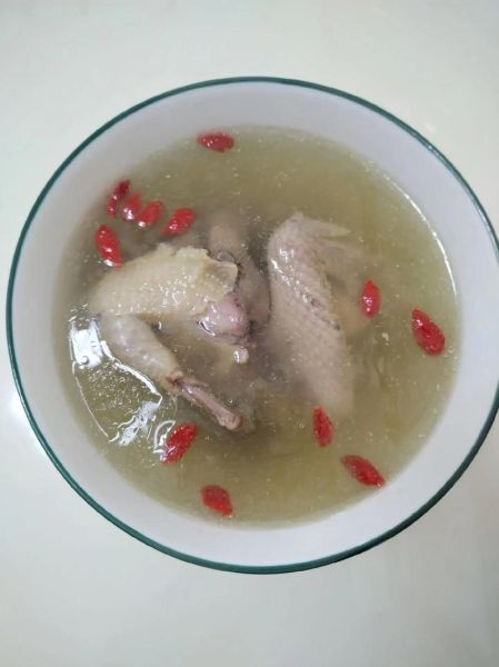 鸽子汤怎么炖最补气血_鸽子汤适合什么人喝-第2张图片-山城妙识