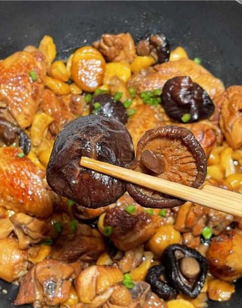 香菇板栗焖鸡怎么做_香菇板栗焖鸡用干香菇还是鲜香菇-第2张图片-山城妙识