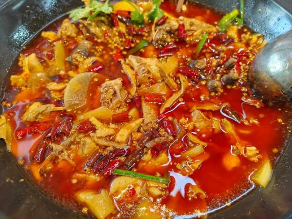 芋儿烧鸡最正宗的做法_芋儿烧鸡怎么做好吃-第2张图片-山城妙识