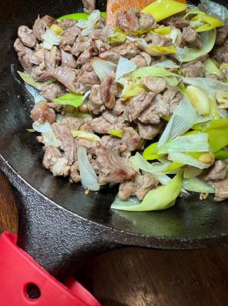 小葱炒肉怎么做_小葱炒肉先炒肉还是先炒葱-第3张图片-山城妙识 小葱炒肉怎么做_小葱炒肉先炒肉还是先炒葱-第3张图片-山城妙识