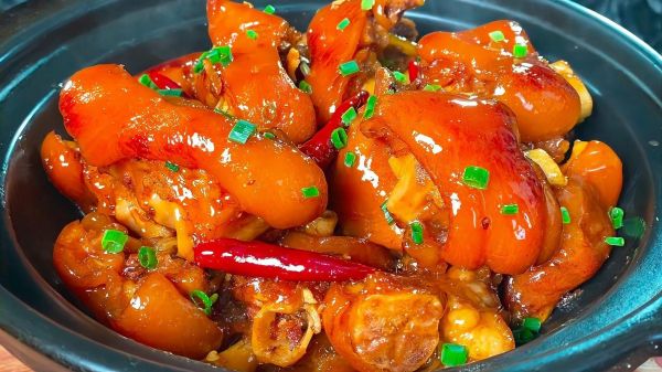 猪蹄怎么做好吃_家庭版红烧猪蹄做法视频-第3张图片-山城妙识