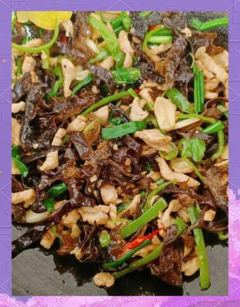 青椒木耳炒肉丝怎么做_青椒木耳炒肉丝的营养价值-第2张图片-山城妙识