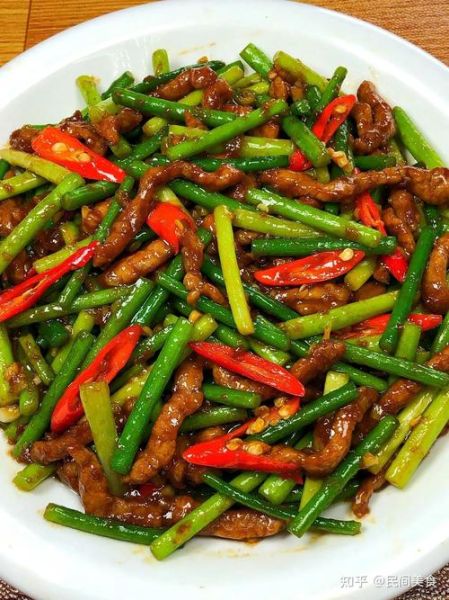 洋葱蒜苗炒肉丝怎么做_洋葱蒜苗炒肉丝先炒哪个-第2张图片-山城妙识