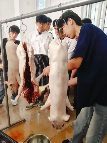 湛江财贸学校操场事件_真相是什么-第2张图片-山城妙识