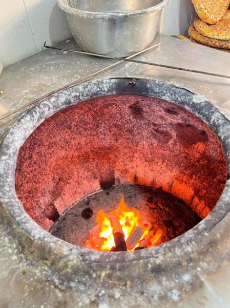 烤馕是哪个民族的特色_新疆馕坑烤制工艺-第1张图片-山城妙识