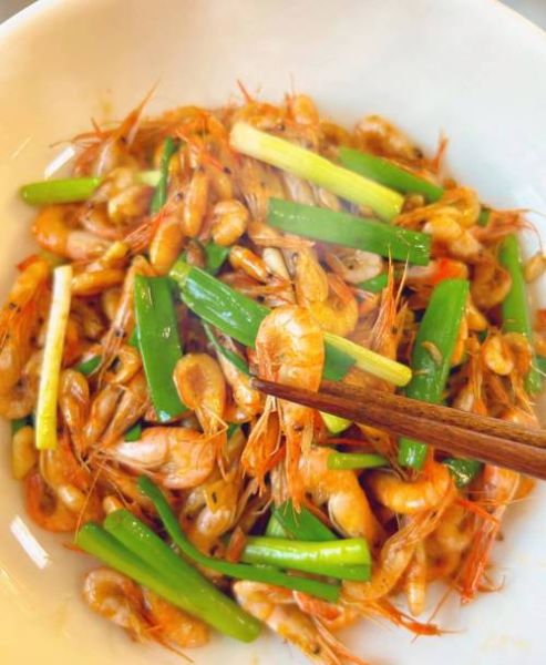 小河虾怎么炒好吃_小河虾炒之前要不要焯水-第1张图片-山城妙识