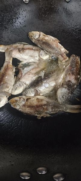 鲫鱼汤怎么煮奶白色_鲫鱼汤奶白色技巧-第3张图片-山城妙识