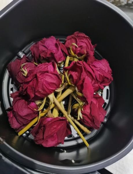玫瑰花怎么做成干花_玫瑰花做干花最简单的方法-第1张图片-山城妙识