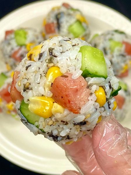 彩色饭团怎么做_彩色饭团需要哪些配料-第1张图片-山城妙识