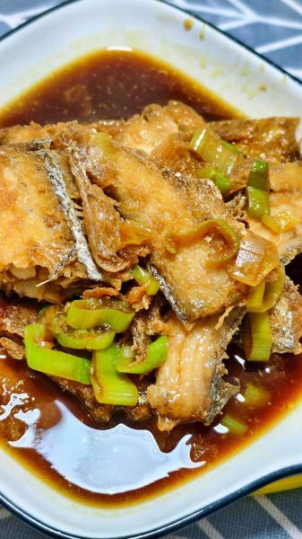 红烧带鱼怎么烧才好吃_红烧带鱼的家常做法步骤-第3张图片-山城妙识