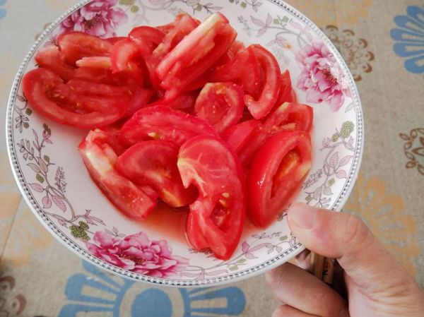 吃西红柿一周瘦12斤是真的吗_西红柿减肥原理-第1张图片-山城妙识