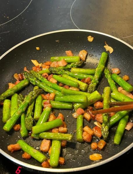 芦笋炒肉怎么做好吃_芦笋炒肉先炒肉还是先炒芦笋-第2张图片-山城妙识