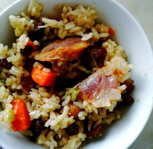 腊肉饭怎么做_腊肉饭需要提前泡吗-第1张图片-山城妙识
