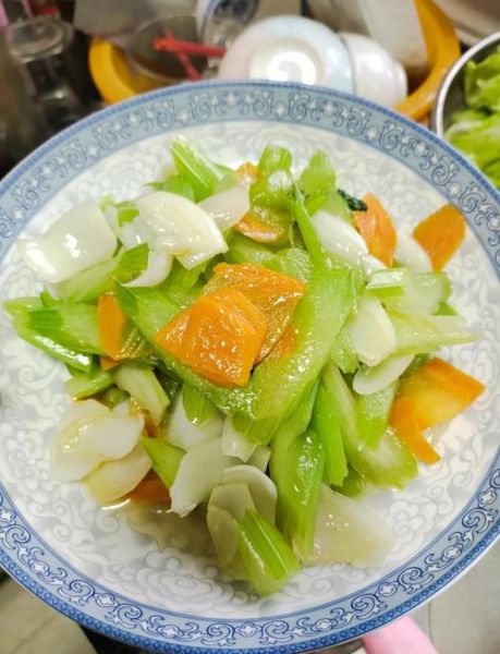 百合西芹怎么炒好吃_百合西芹的家常做法-第1张图片-山城妙识