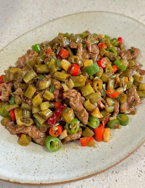 肉炒豆角丁怎么做_豆角丁炒肉要不要焯水-第1张图片-山城妙识