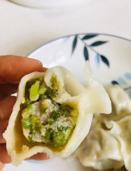 芹菜饺子馅怎么做_芹菜饺子馅要不要焯水-第1张图片-山城妙识 芹菜饺子馅怎么做_芹菜饺子馅要不要焯水-第1张图片-山城妙识