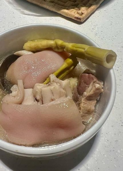 肘子怎么炖才软糯_肘子去腥技巧-第2张图片-山城妙识