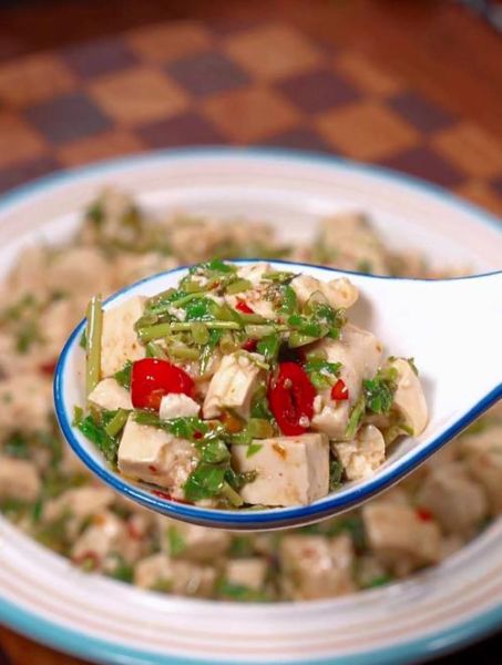 香椿拌豆腐豆腐需要焯水吗_香椿焯水几分钟-第3张图片-山城妙识 香椿拌豆腐豆腐需要焯水吗_香椿焯水几分钟-第3张图片-山城妙识