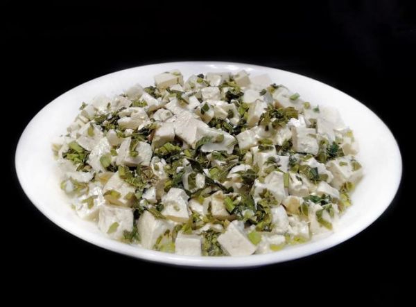 香椿拌豆腐豆腐需要焯水吗_香椿焯水几分钟-第2张图片-山城妙识 香椿拌豆腐豆腐需要焯水吗_香椿焯水几分钟-第2张图片-山城妙识