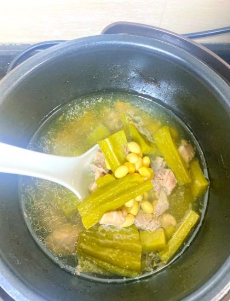 苦瓜汤为什么要放黄豆_苦瓜汤加黄豆有什么好处-第1张图片-山城妙识 苦瓜汤为什么要放黄豆_苦瓜汤加黄豆有什么好处-第1张图片-山城妙识