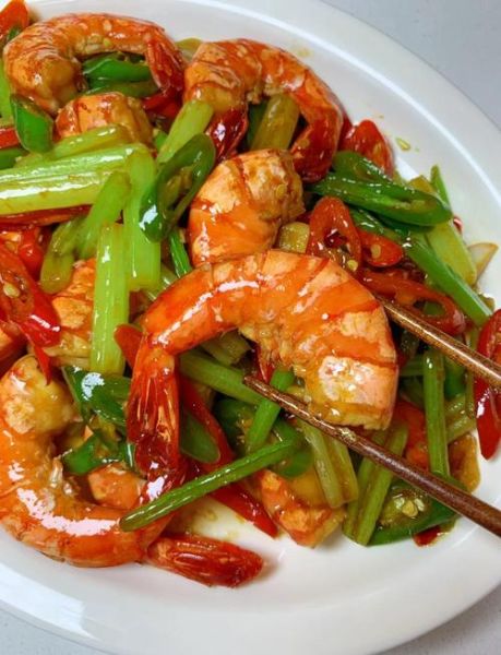 虾仁炒芹菜怎么做_虾仁炒芹菜用焯水吗-第3张图片-山城妙识