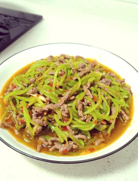 莴笋炒肉丝怎么炒才脆嫩_莴笋炒肉丝要不要焯水-第1张图片-山城妙识