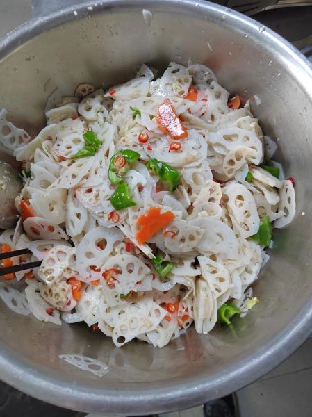 凉拌莲菜怎么做才脆爽_莲菜焯水几分钟才合适-第2张图片-山城妙识 凉拌莲菜怎么做才脆爽_莲菜焯水几分钟才合适-第2张图片-山城妙识