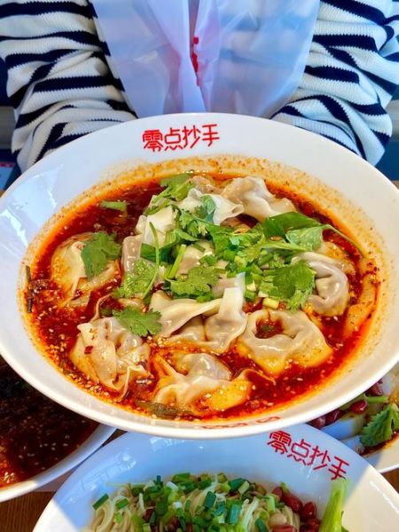 抄手是什么小吃_和馄饨区别在哪-第1张图片-山城妙识