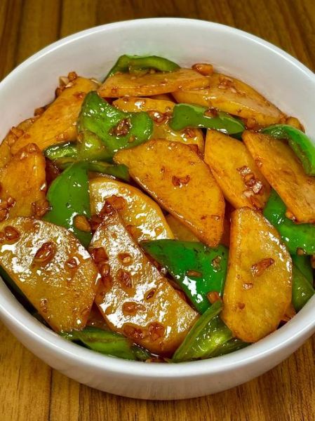 青椒土豆片怎么做_正宗做法窍门-第2张图片-山城妙识