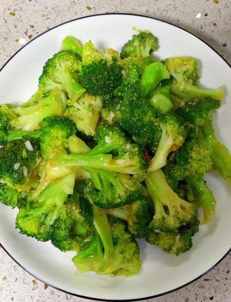 蚝油蒜蓉西兰花怎么做才翠绿入味_焯水时间到底多久-第1张图片-山城妙识 蚝油蒜蓉西兰花怎么做才翠绿入味_焯水时间到底多久-第1张图片-山城妙识