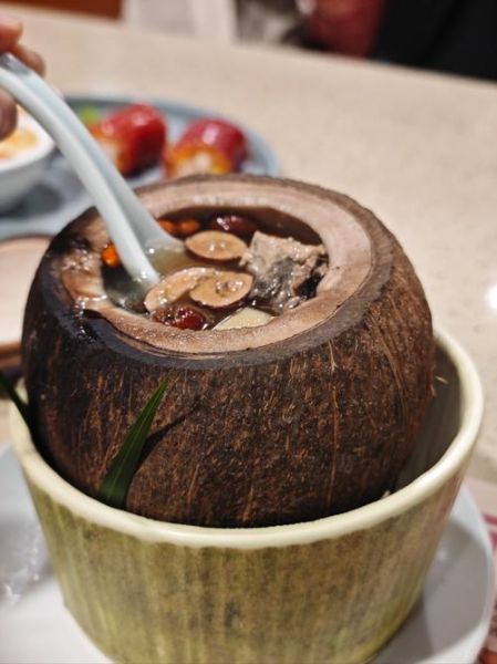 广东椰子煲鸡汤的做法_椰子鸡汤用什么椰子-第1张图片-山城妙识