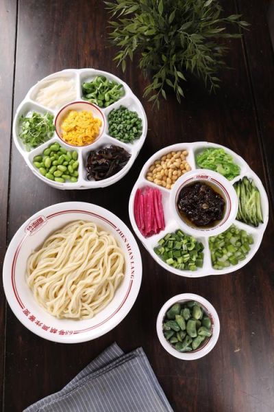 老北京炸酱面八种菜码有哪些_正宗做法怎么选-第1张图片-山城妙识 老北京炸酱面八种菜码有哪些_正宗做法怎么选-第1张图片-山城妙识