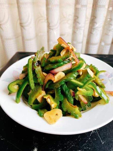 苦瓜凉拌怎么做不苦_家常凉拌苦瓜做法-第2张图片-山城妙识 苦瓜凉拌怎么做不苦_家常凉拌苦瓜做法-第2张图片-山城妙识