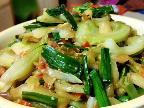 腊肉炒白菜怎么做_腊肉炒白菜用焯水吗-第2张图片-山城妙识