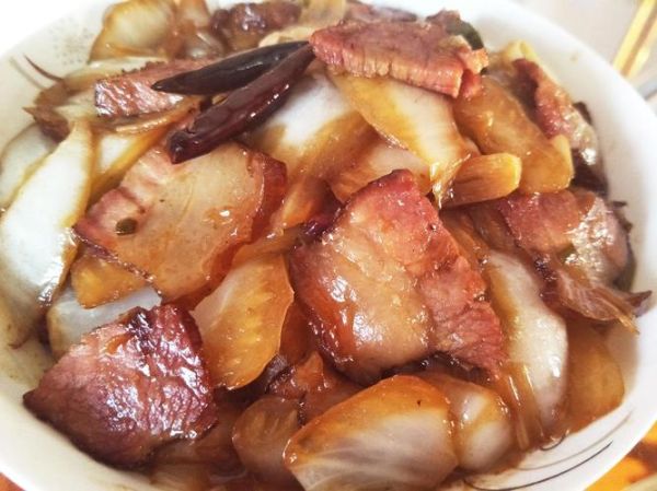 腊肉炒白菜怎么做_腊肉炒白菜用焯水吗-第3张图片-山城妙识