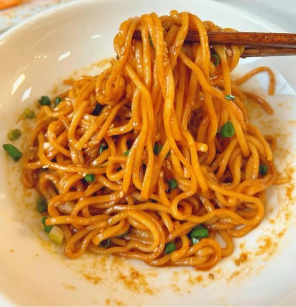 葱油拌面图片高清_葱油拌面怎么做好吃-第1张图片-山城妙识