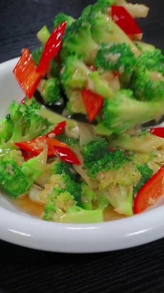 蒜蓉西兰花怎么做才好吃_家常做法步骤详解-第1张图片-山城妙识