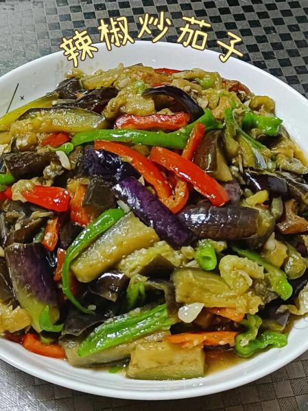 炒茄子不变黑的方法_茄子怎么炒才不黑-第1张图片-山城妙识