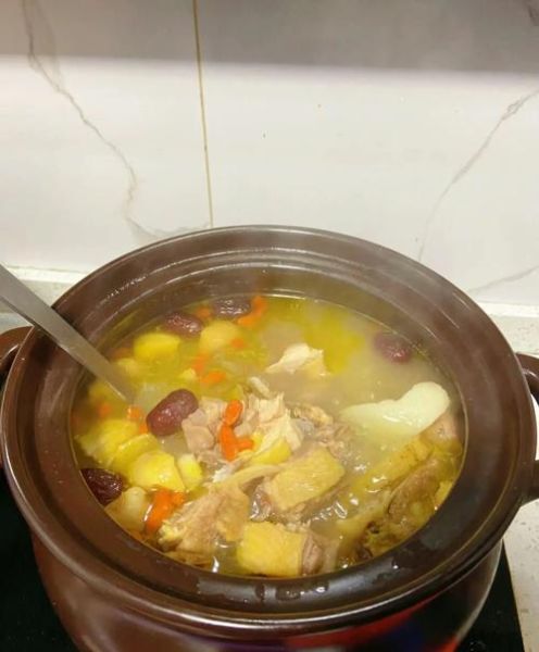 炖土鸡汤的做法大全_如何炖出奶白色浓汤-第1张图片-山城妙识