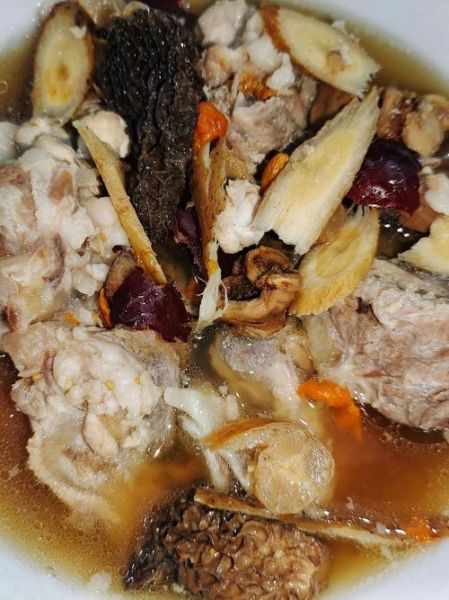 猪龙骨煲汤的做法_猪龙骨汤的功效与禁忌-第1张图片-山城妙识