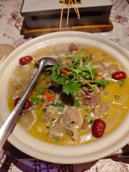 羊肉炖芋头怎么做_羊肉炖芋头用高压锅还是砂锅-第1张图片-山城妙识