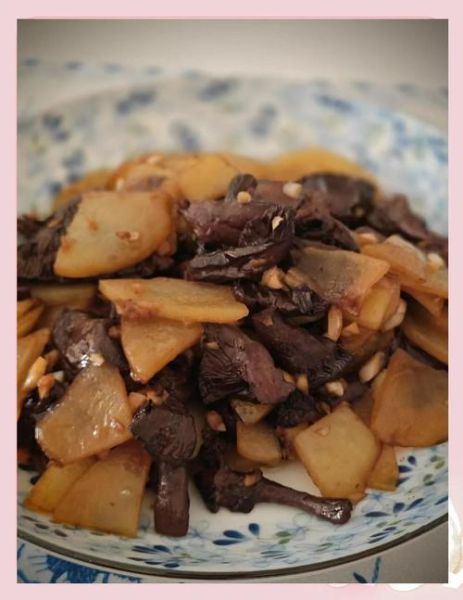 红蘑炒土豆片怎么做_红蘑土豆片家常做法-第1张图片-山城妙识 红蘑炒土豆片怎么做_红蘑土豆片家常做法-第1张图片-山城妙识