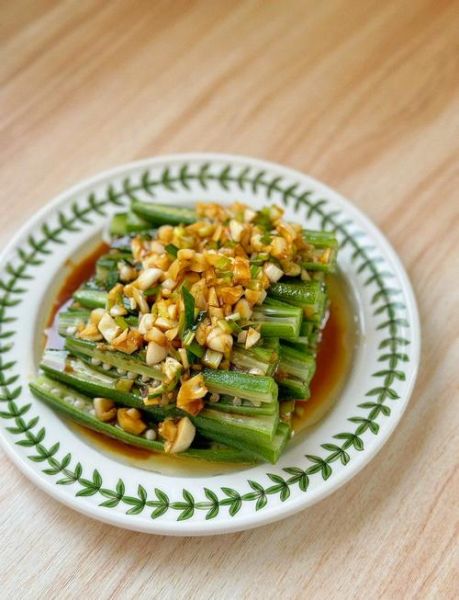 凉拌秋葵怎么做窍门_秋葵焯水几分钟才脆嫩-第1张图片-山城妙识