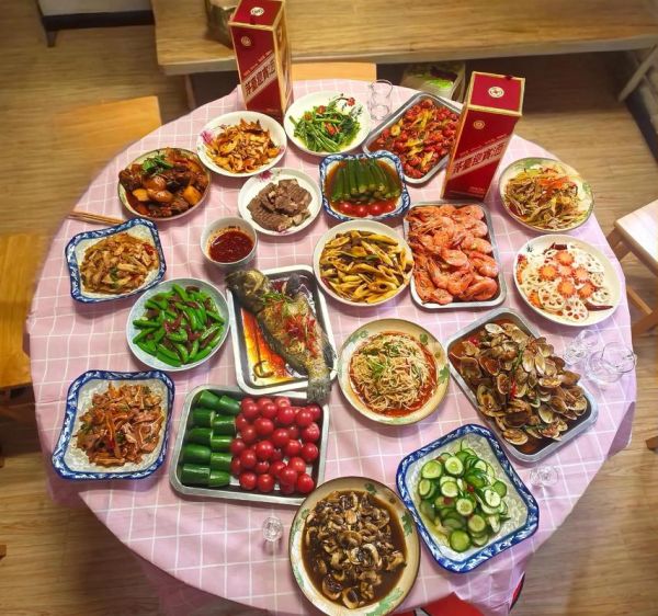 丰盛的一桌菜怎么拍_丰盛的一桌菜怎么摆盘-第1张图片-山城妙识